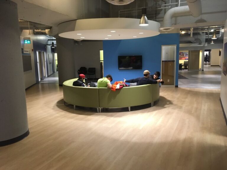 Quest - Toronto（クエスト・ランゲージ・スタディーズ・トロント） - カナダ格安留学サポーター